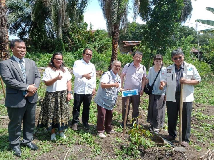 Departemen Diakonia HKBP dan Yayasan Budaya Hijau Indonesia Tanam Pohon